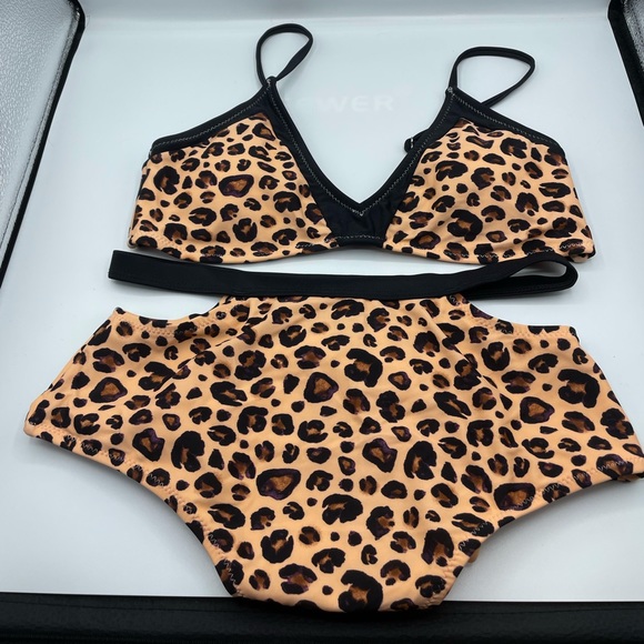 Cupshe Swim Nwot Peach Leopard Print Bikini With Side Cut Outs A